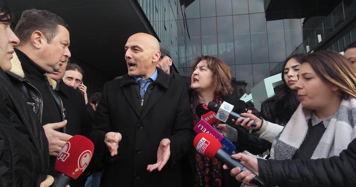 ძალადობრივი ჯგუფი ქართული მარში იუსტიციის სახლთან აქცია პიკეტს აწყობს გალერეა ტაბულა