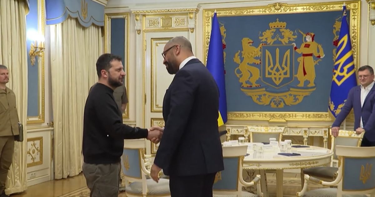 დიდი ბრიტანეთის საგარეო საქმეთა მდივანი ჯეიმს ქლევერლი ვოლოდიმირ ზელენსკის კიევში შეხვდა ტაბულა
