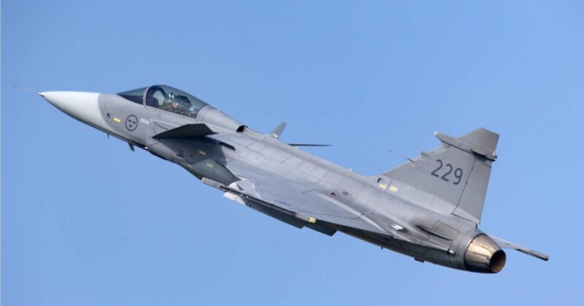 უკრაინელი პილოტები შვედურ JAS 39 Gripen-ის ტიპის გამანადგურებლებზე ...