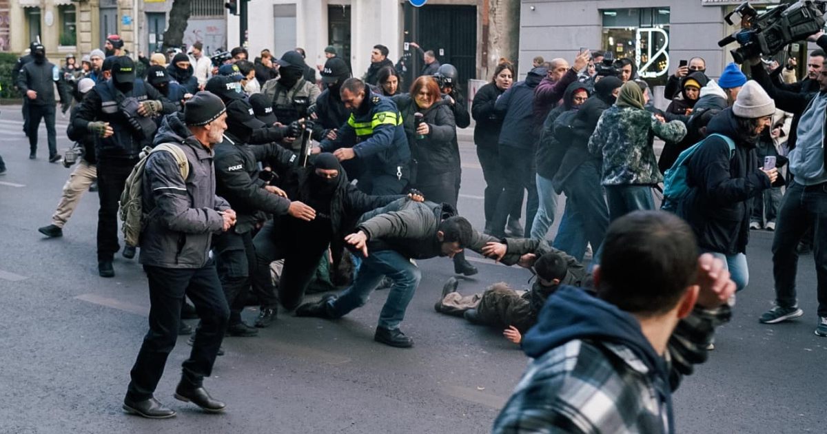 აქციაზე პოლიციამ 16 ადამიანი დააკავა 3 პირი ხელწერილით გათავისუფლდა